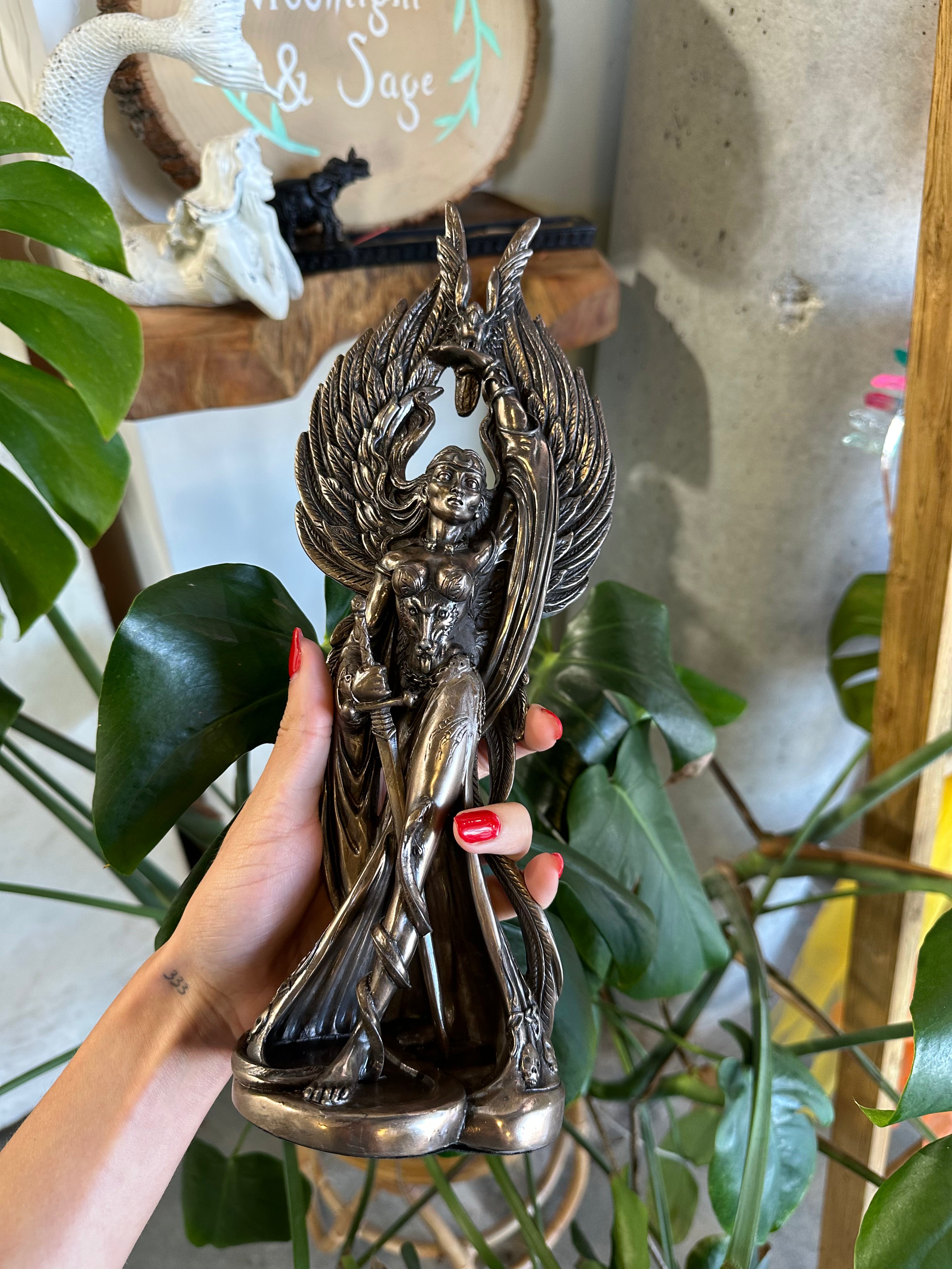 The Morrigan (Morrígan) Statue Celtic Goddess (War, Fate, Death, Victo ...