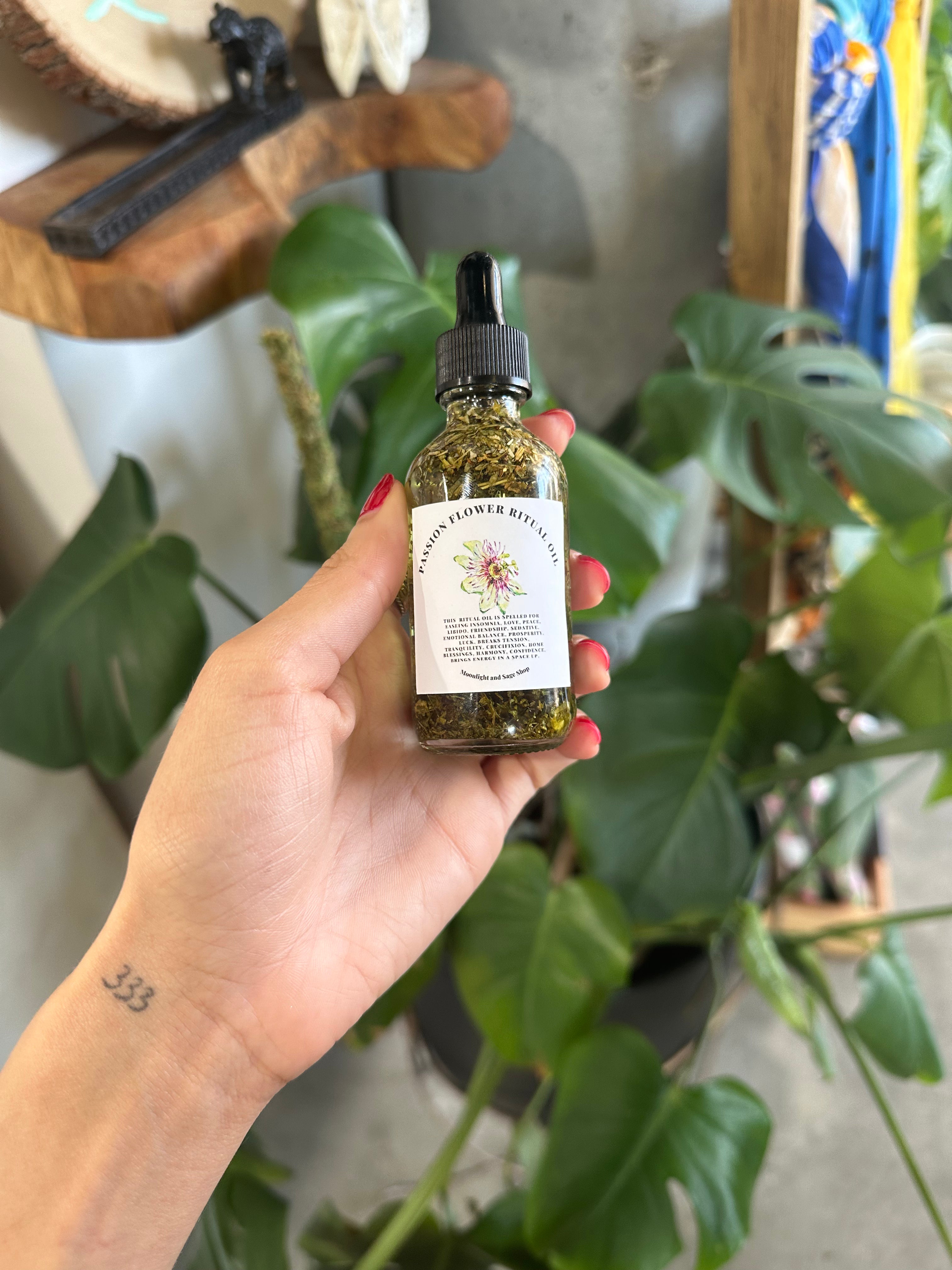 2 oz Passion Flower Ritual Spell Oil – Moonlight And Sage Shop