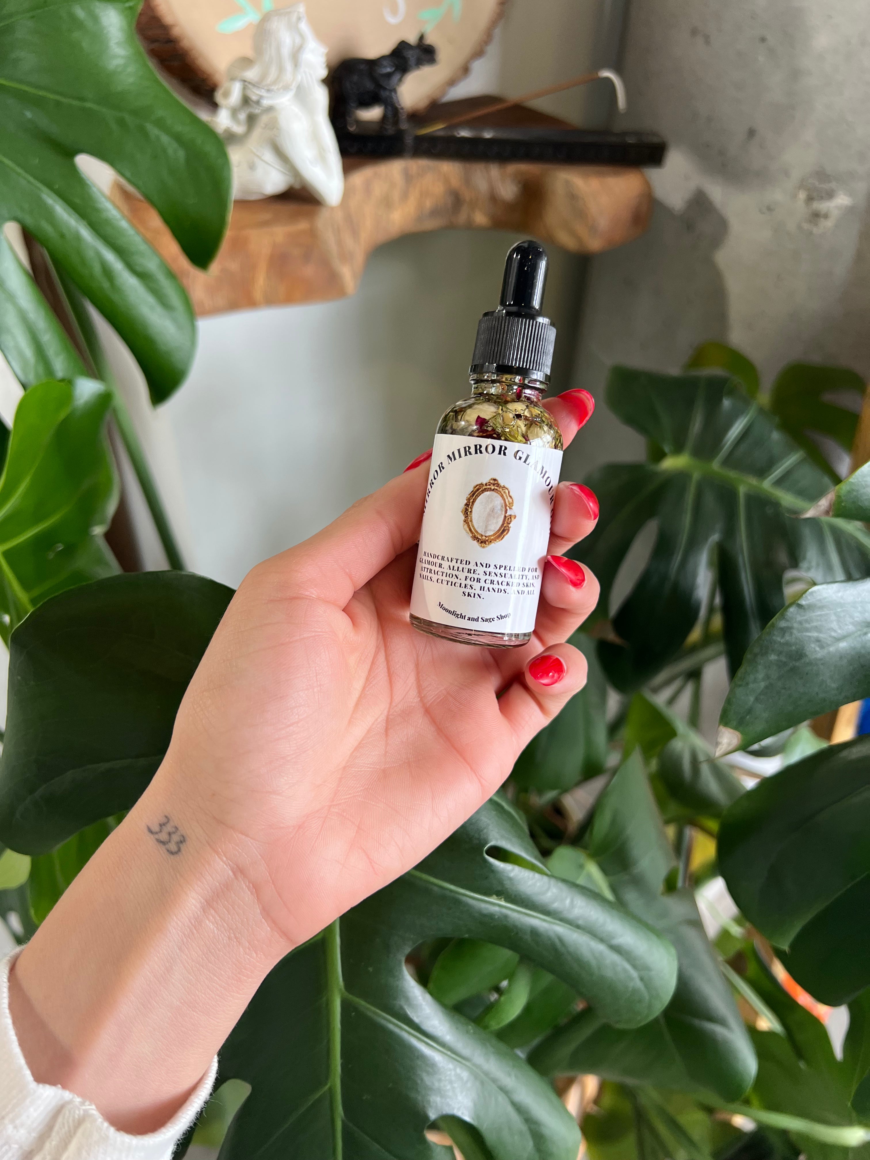 Mirror Mirror Glamour Ritual Spell Oil – Moonlight And Sage Shop